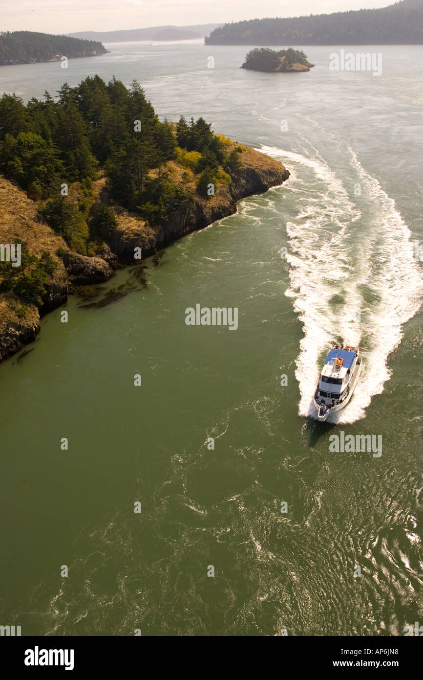 USA, Washington, Deception Pass State Park, view from Deception Pass ...