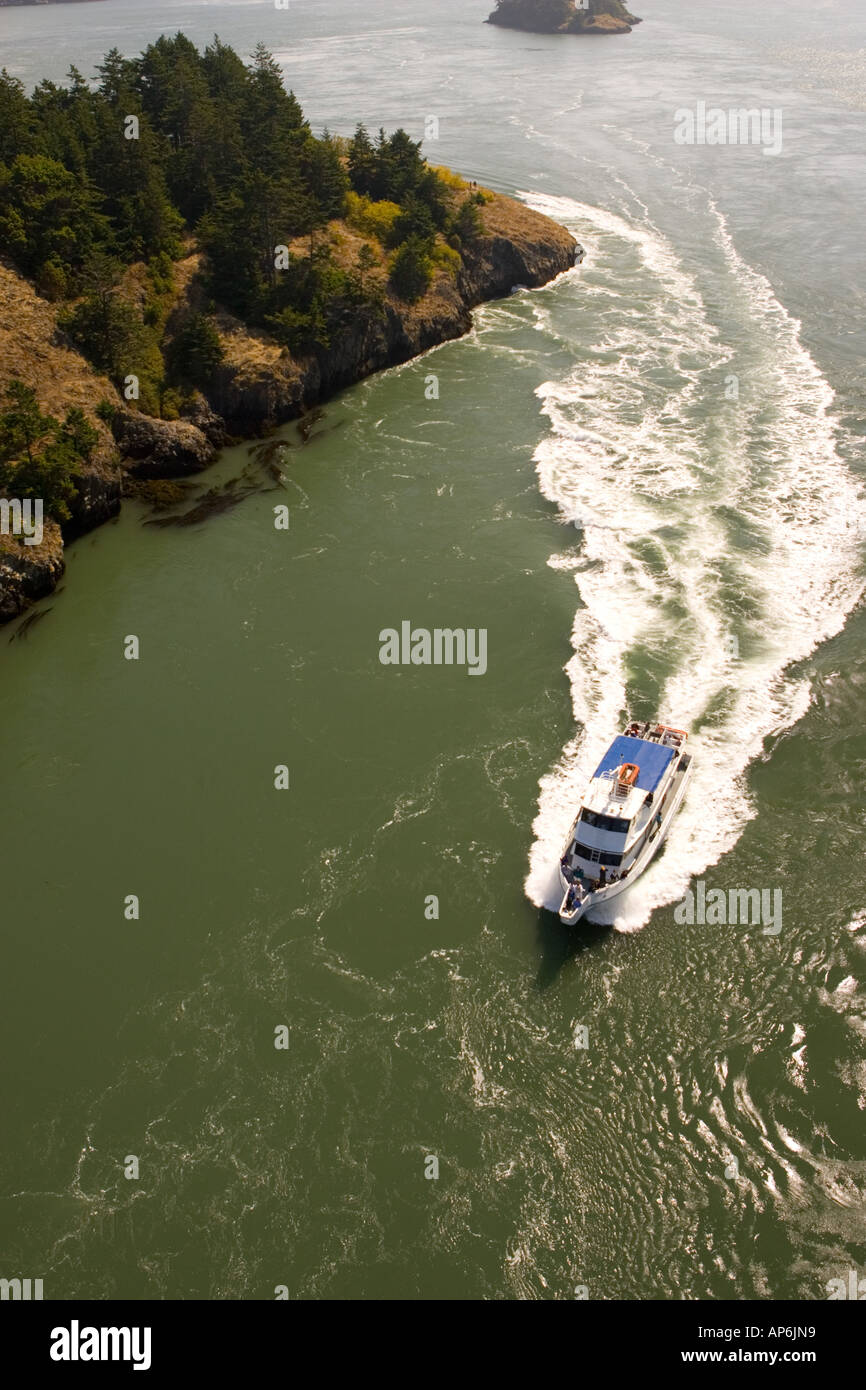 USA, Washington, Deception Pass State Park, view from Deception Pass ...