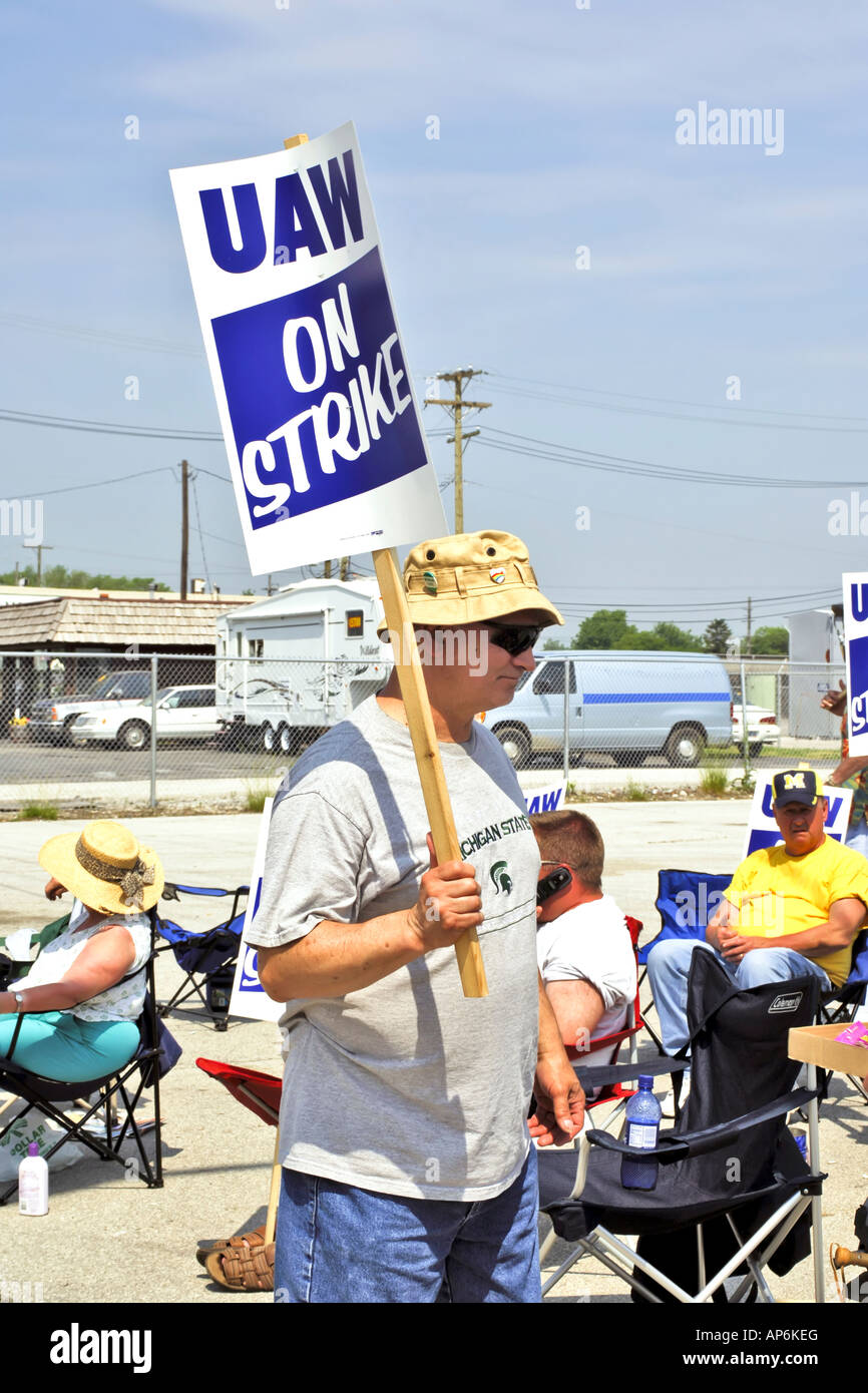 United Auto Workers on strike over pay cuts at a factory in Michigan MI ...