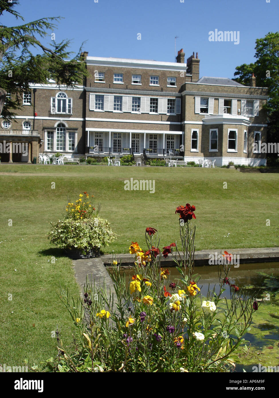 Roehampton Estate High Resolution Stock Photography and Images - Alamy