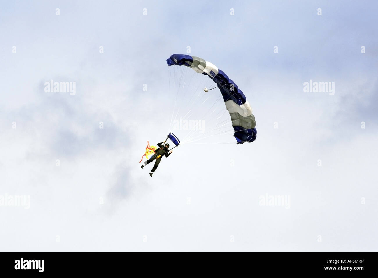Rectangular parachute hi-res stock photography and images - Alamy