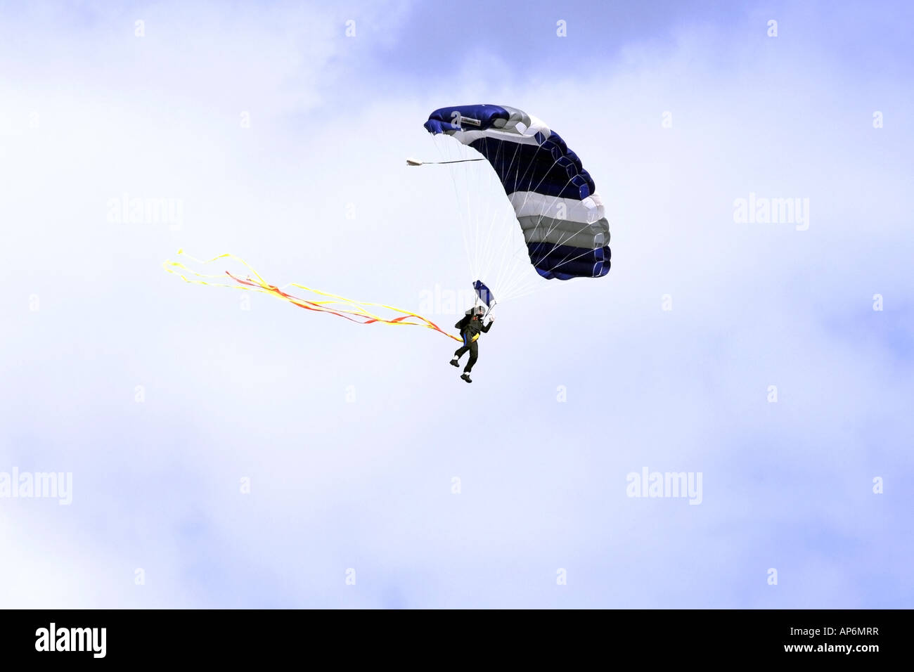 Rectangular parachute hi-res stock photography and images - Alamy