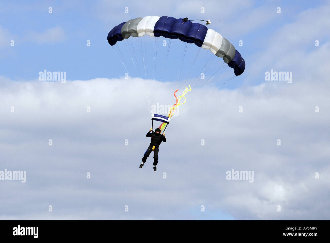 Rectangular parachute hi-res stock photography and images - Alamy