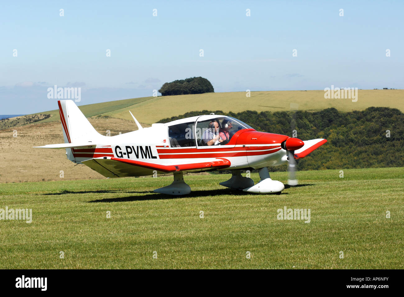 Robin dr400 hi-res stock photography and images - Alamy