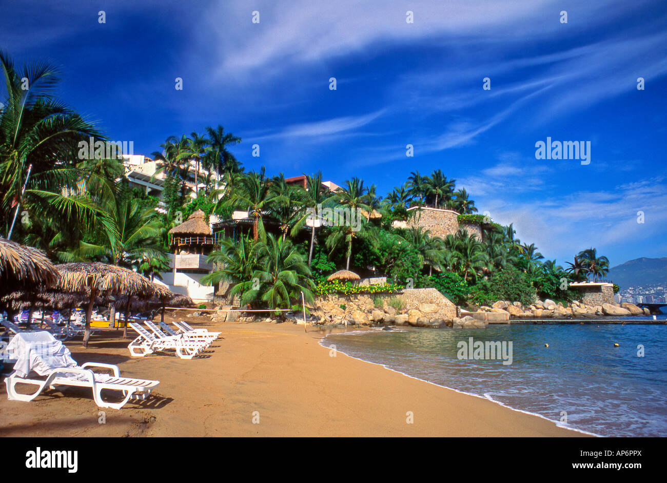 Acapulco beach hi-res stock photography and images - Alamy