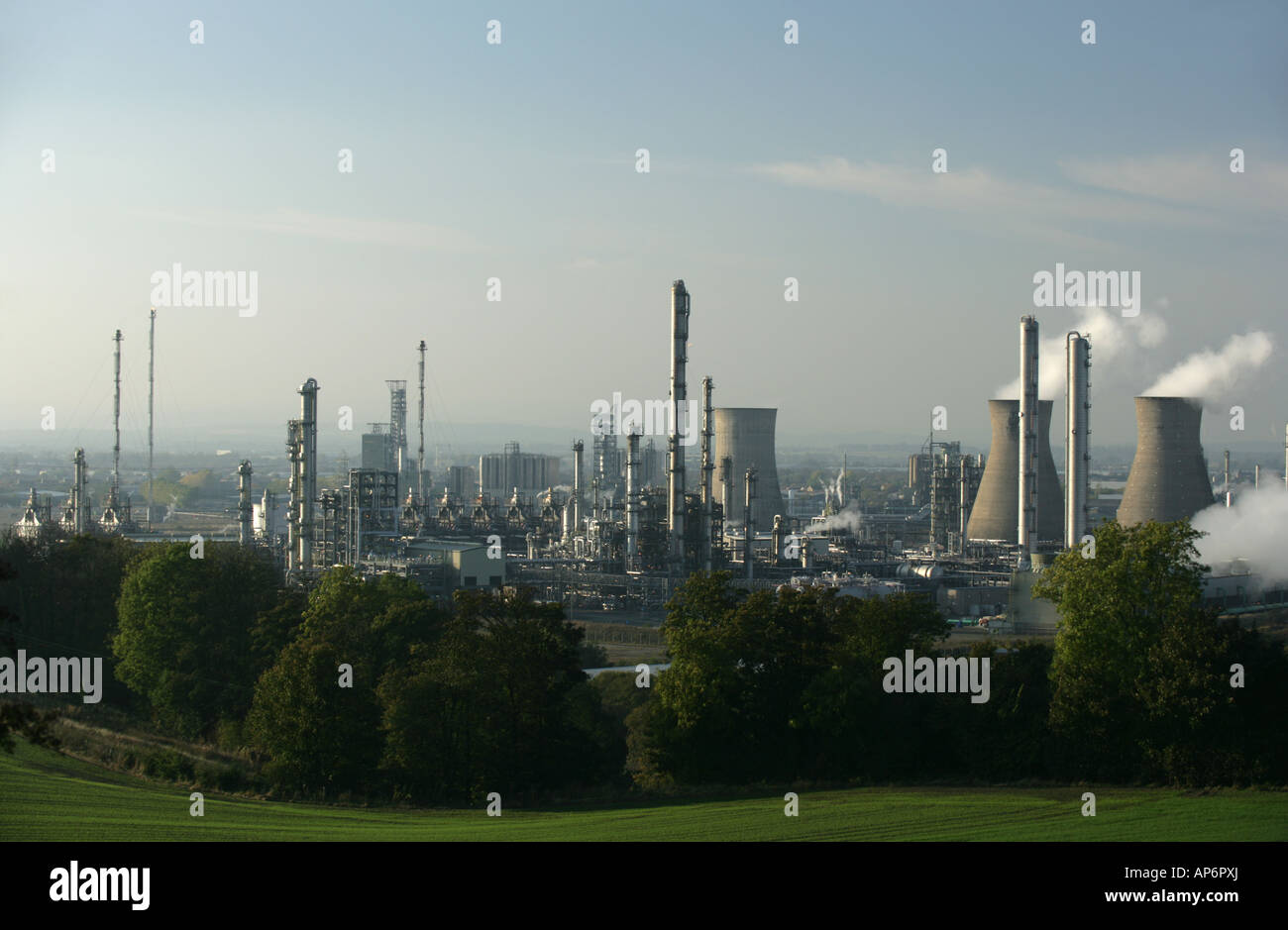 Oil refining plant, cooling towers hi-res stock photography and images ...