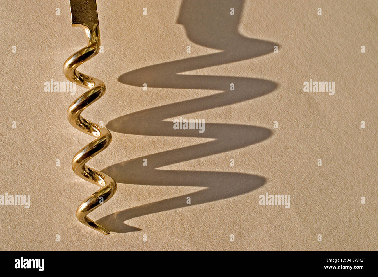 Middle screw hi-res stock photography and images - Alamy