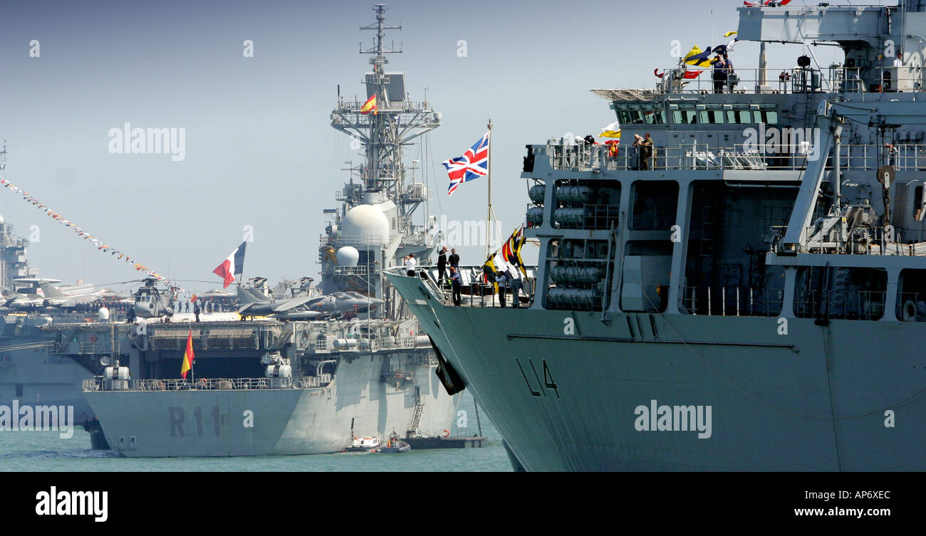 Hms nelson portsmouth naval base hi-res stock photography and images ...