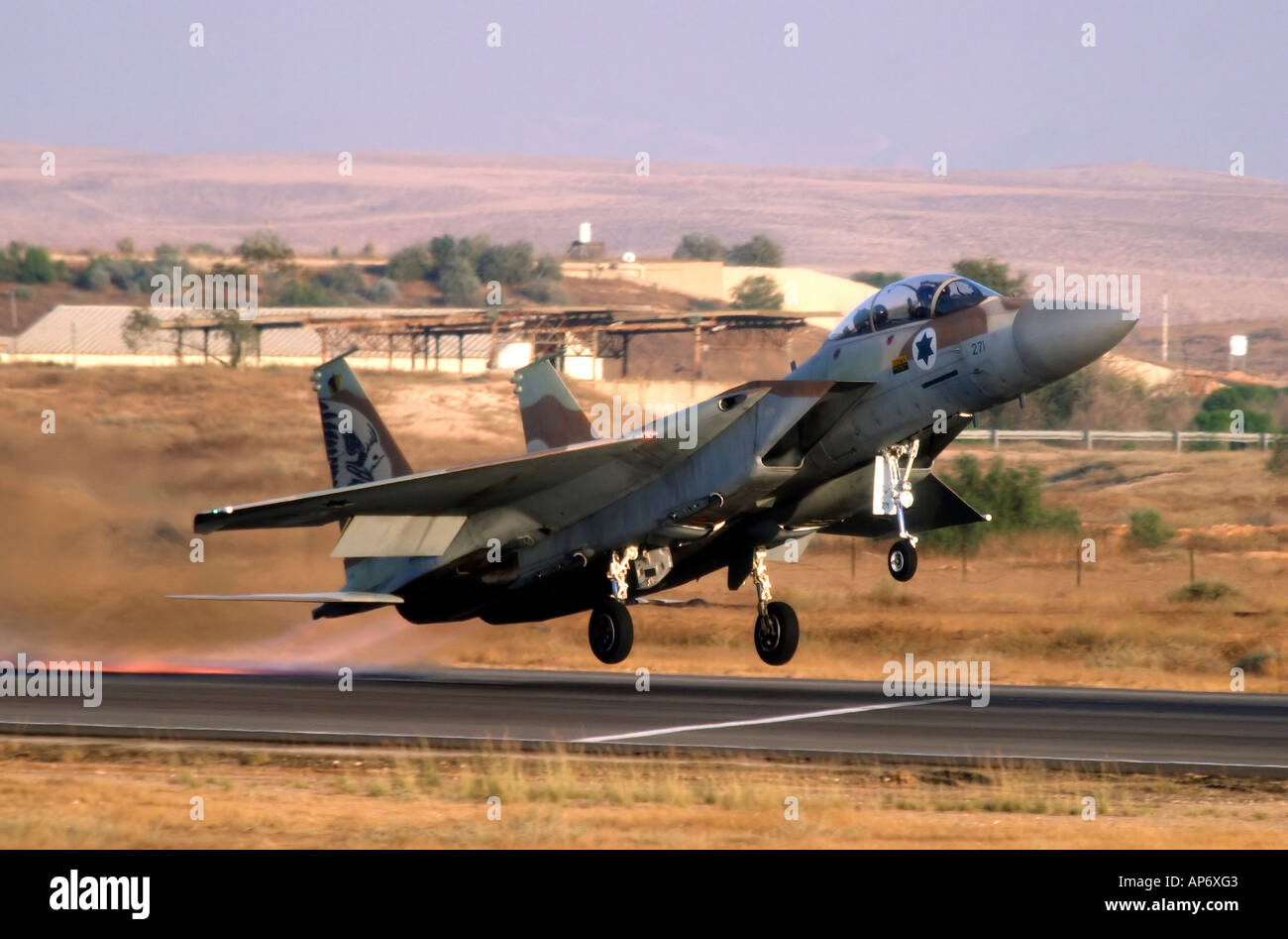 F15 on runway hi-res stock photography and images - Alamy