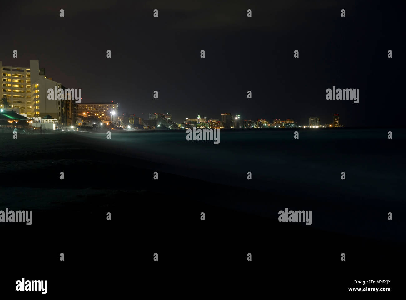 Cancun mexico beach night hi-res stock photography and images - Alamy