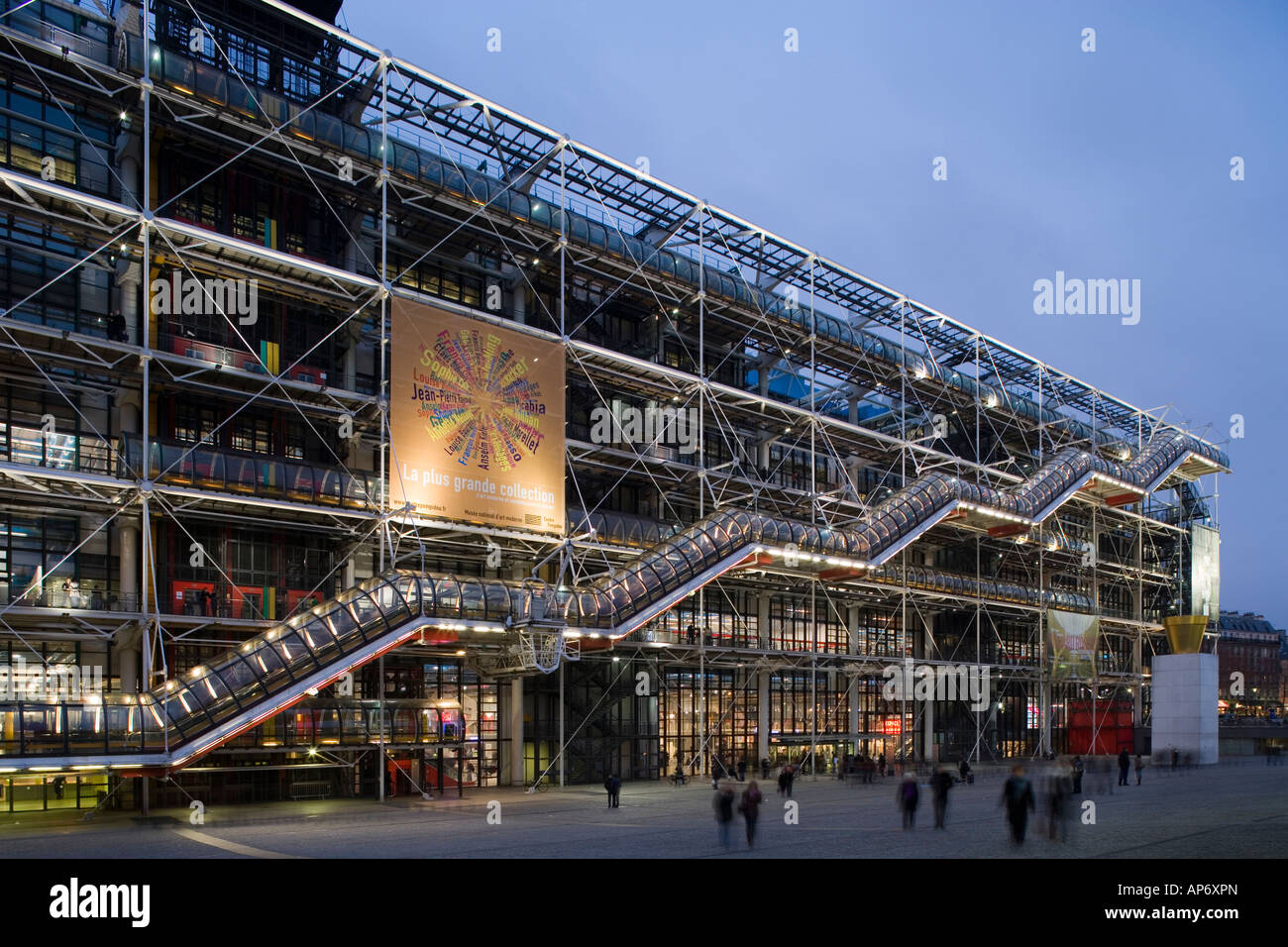 Centre georges pompidou at night hi-res stock photography and images ...