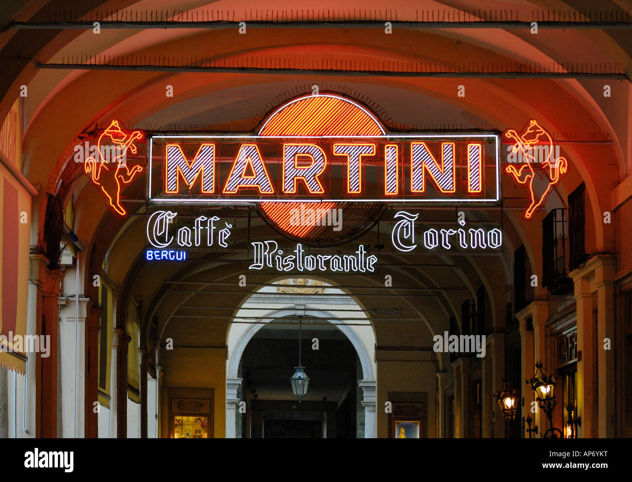 PIAZZA SAN CARLO, VIA ROMA. TURIN, ITALY Stock Photo - Alamy
