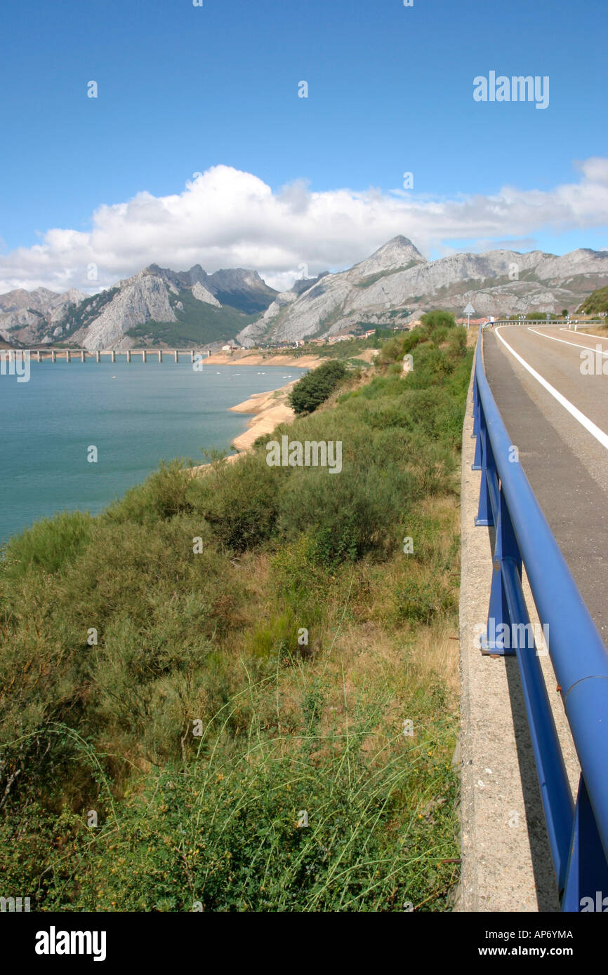 Dammed river hi-res stock photography and images - Alamy
