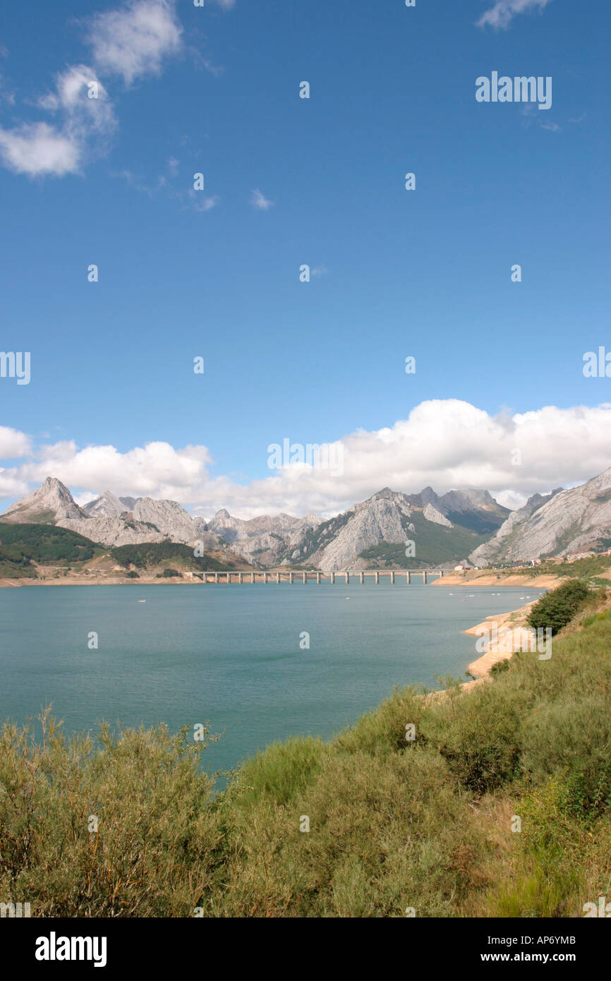 Riaño, dammed river Esla, forming lake in Cantabrian mountains Stock ...
