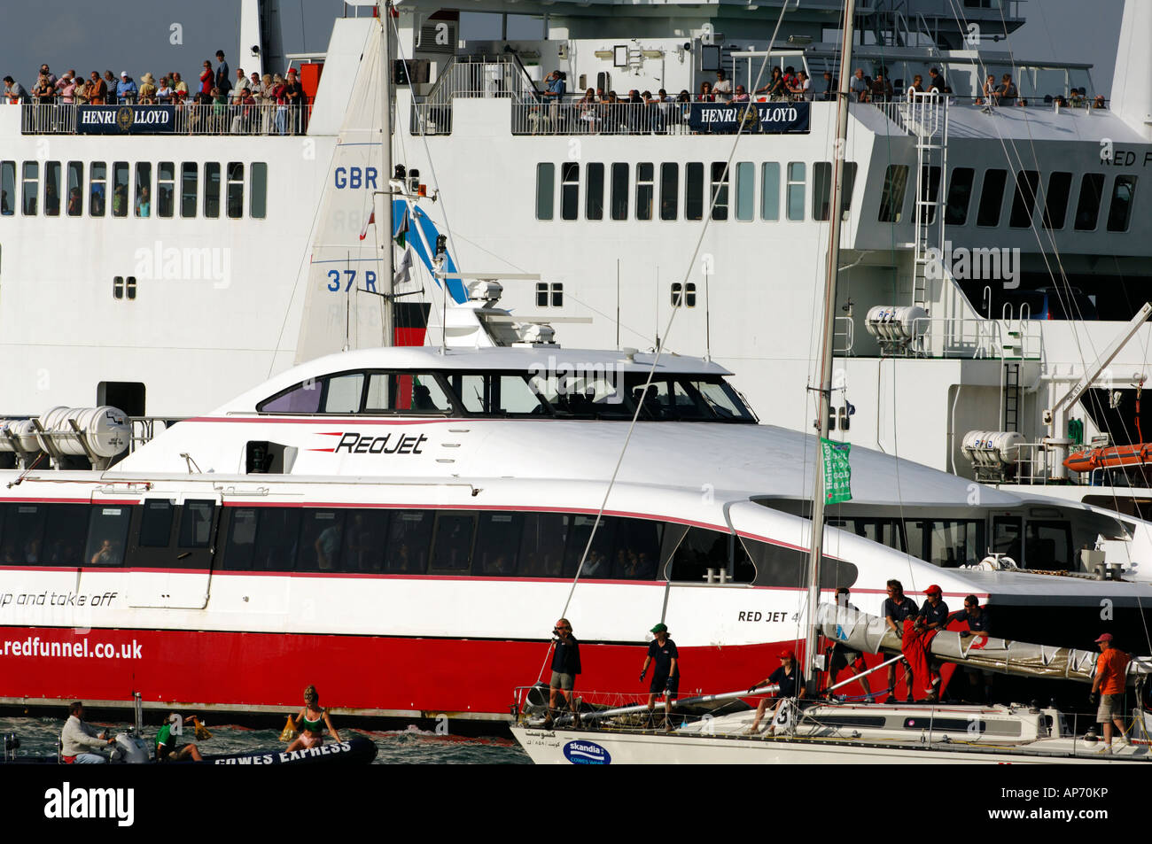 the isle of wight ferry ferries red jet high speed service and vehicle ...