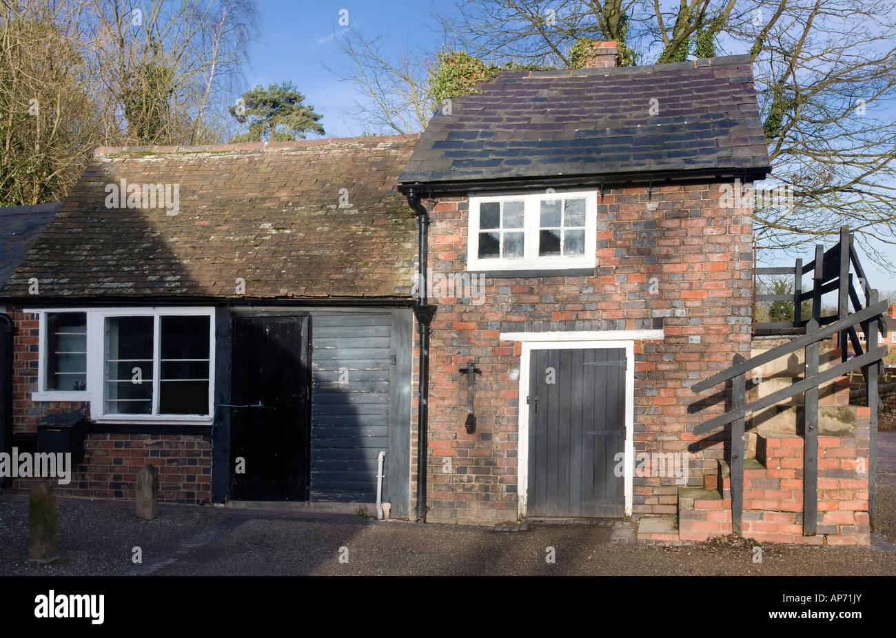 Attached houses cottage hi-res stock photography and images - Alamy
