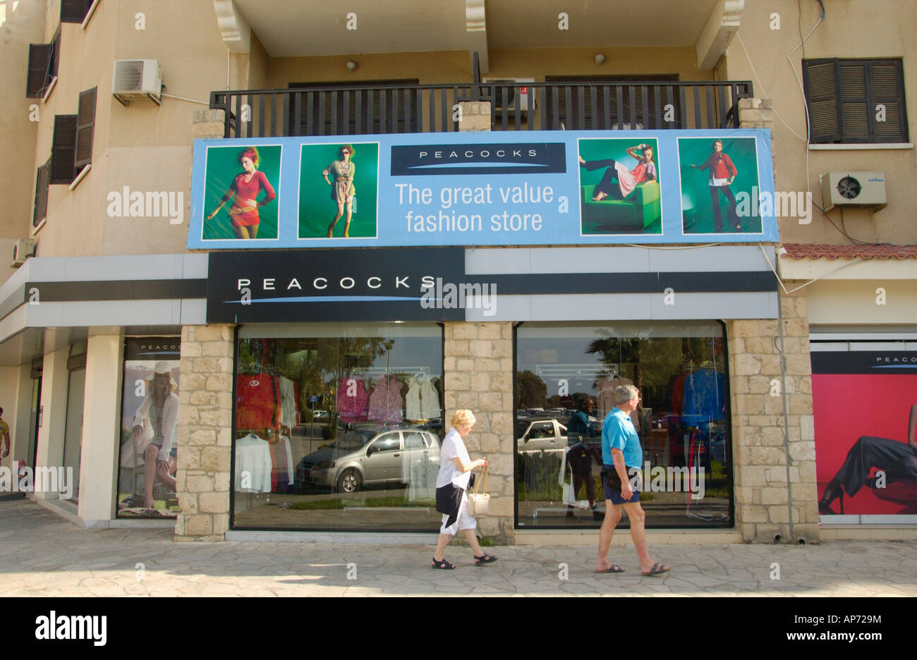 Peacocks fashion store hi-res stock photography and images - Alamy