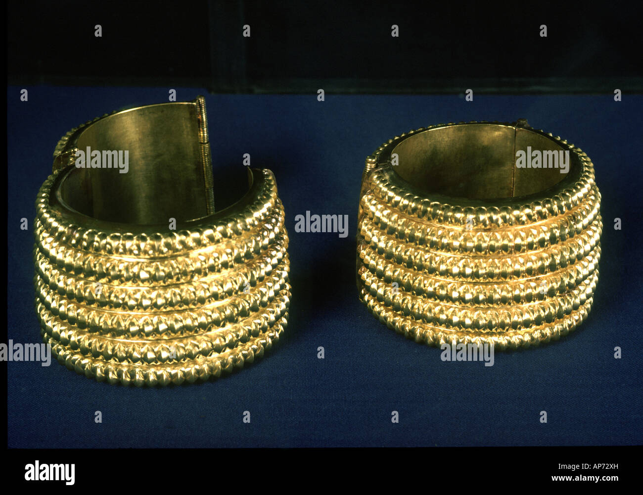 Assyrian jewelry hi-res stock photography and images - Alamy