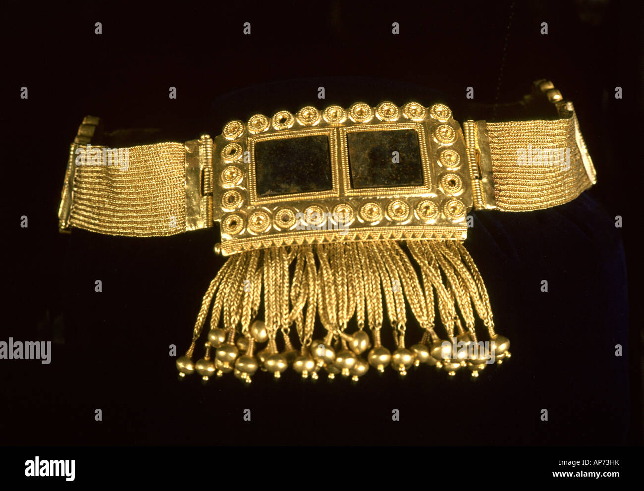 Assyrian queen hi-res stock photography and images - Alamy