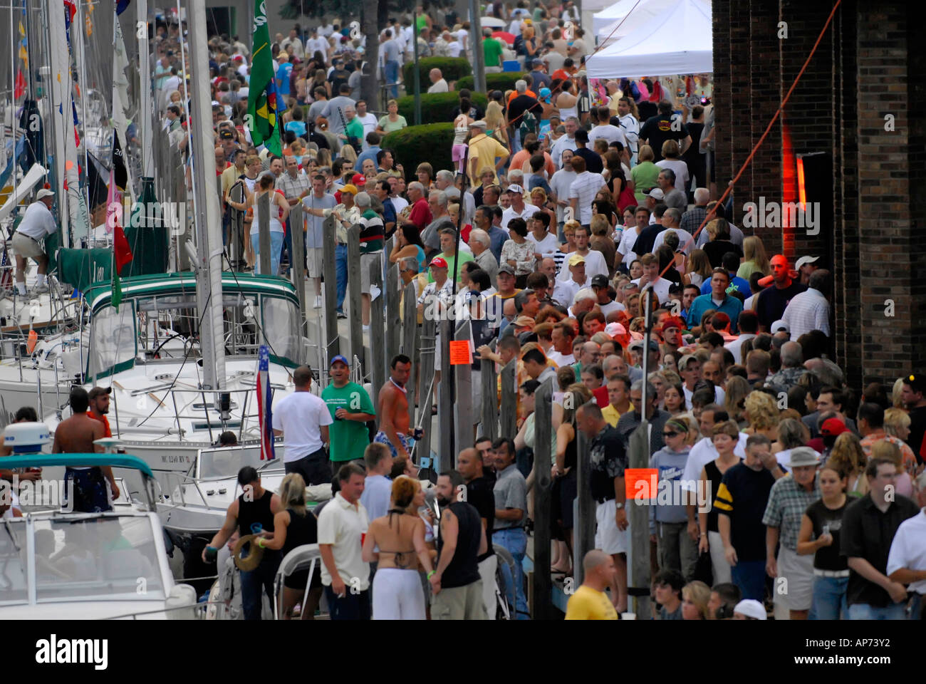 Horde of people hi-res stock photography and images - Alamy