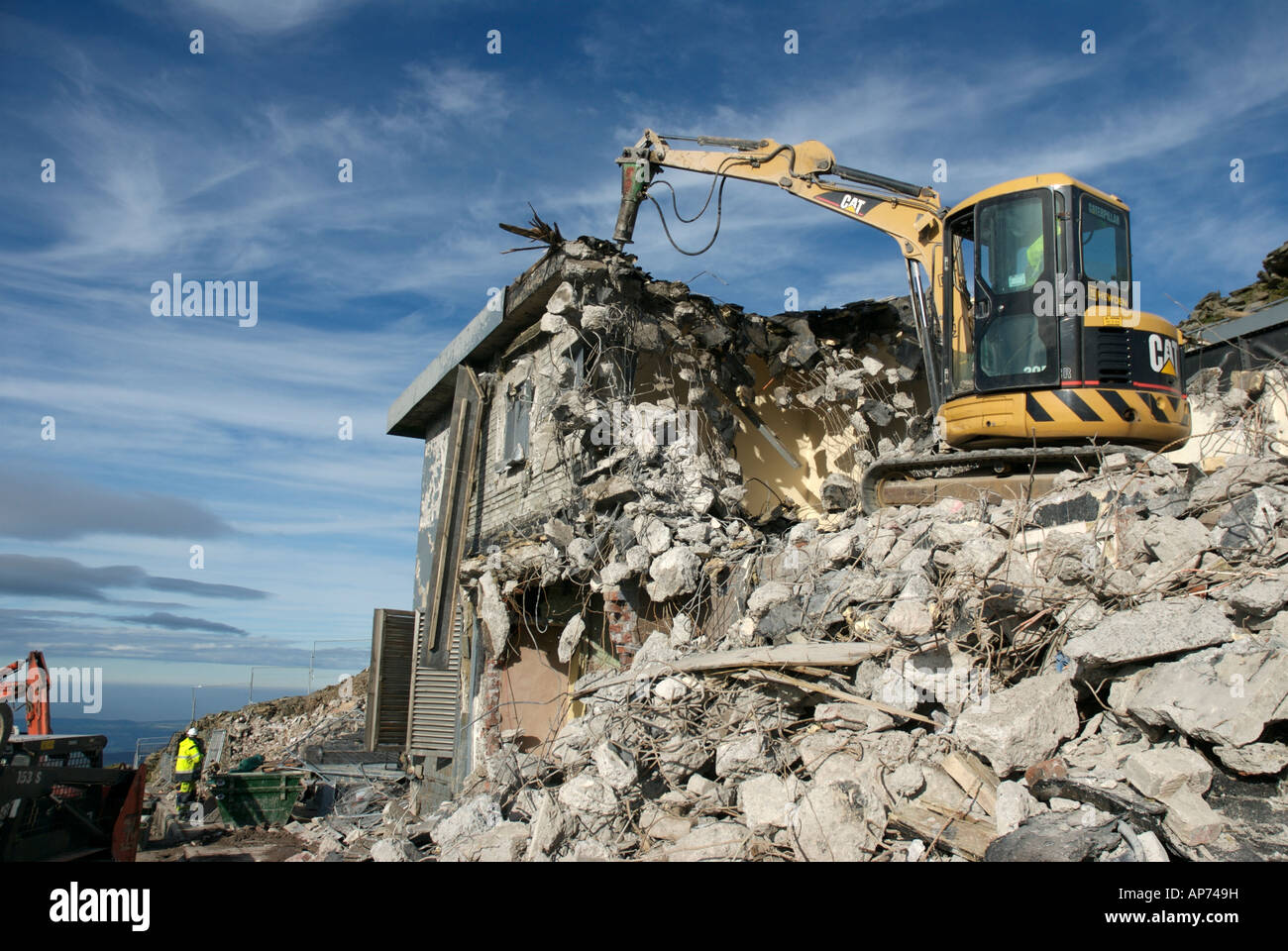Demolition of 1936 Summit Building Snowdon Stock Photo - Alamy