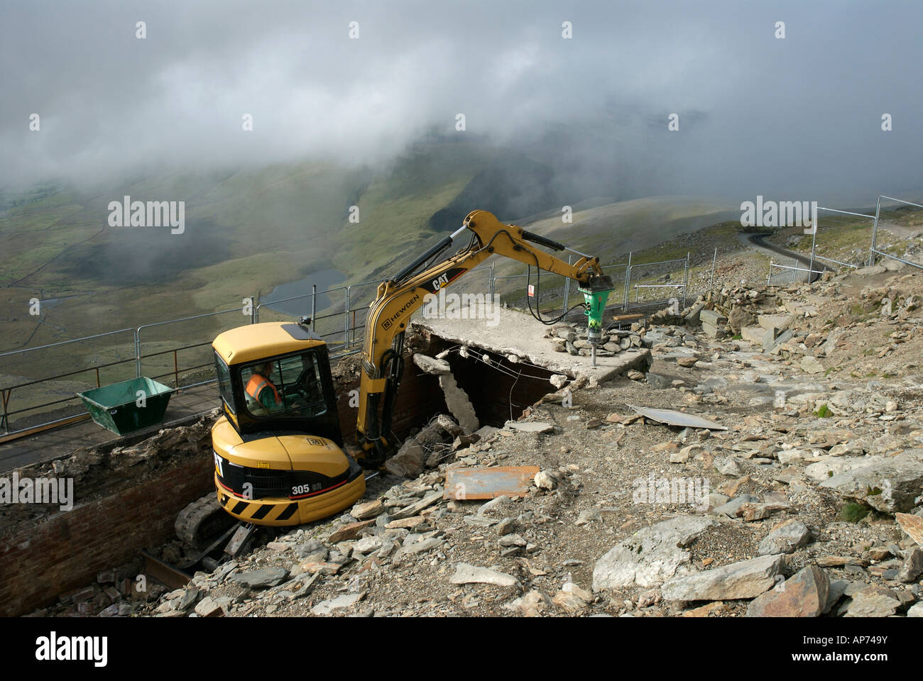 Demolition of 1936 Summit Building Snowdon Stock Photo - Alamy