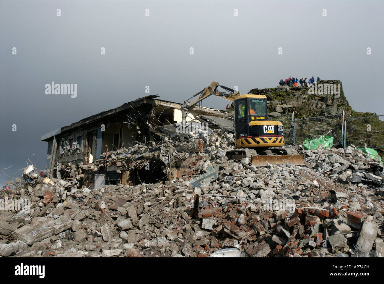 Demolition of 1936 Summit Building Snowdon Stock Photo - Alamy