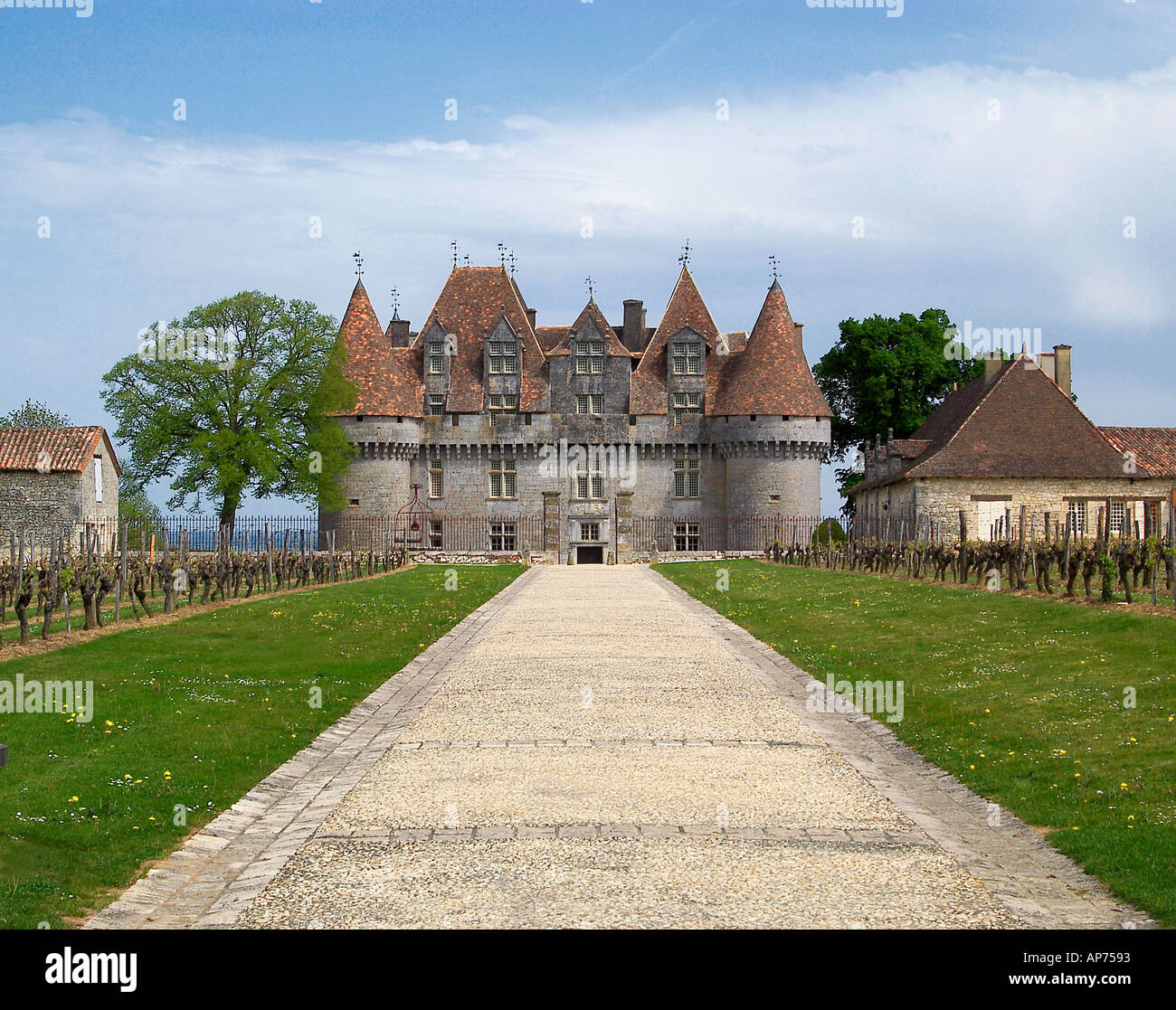 Monbazillac castle chateau de monbazillac hi-res stock photography and ...