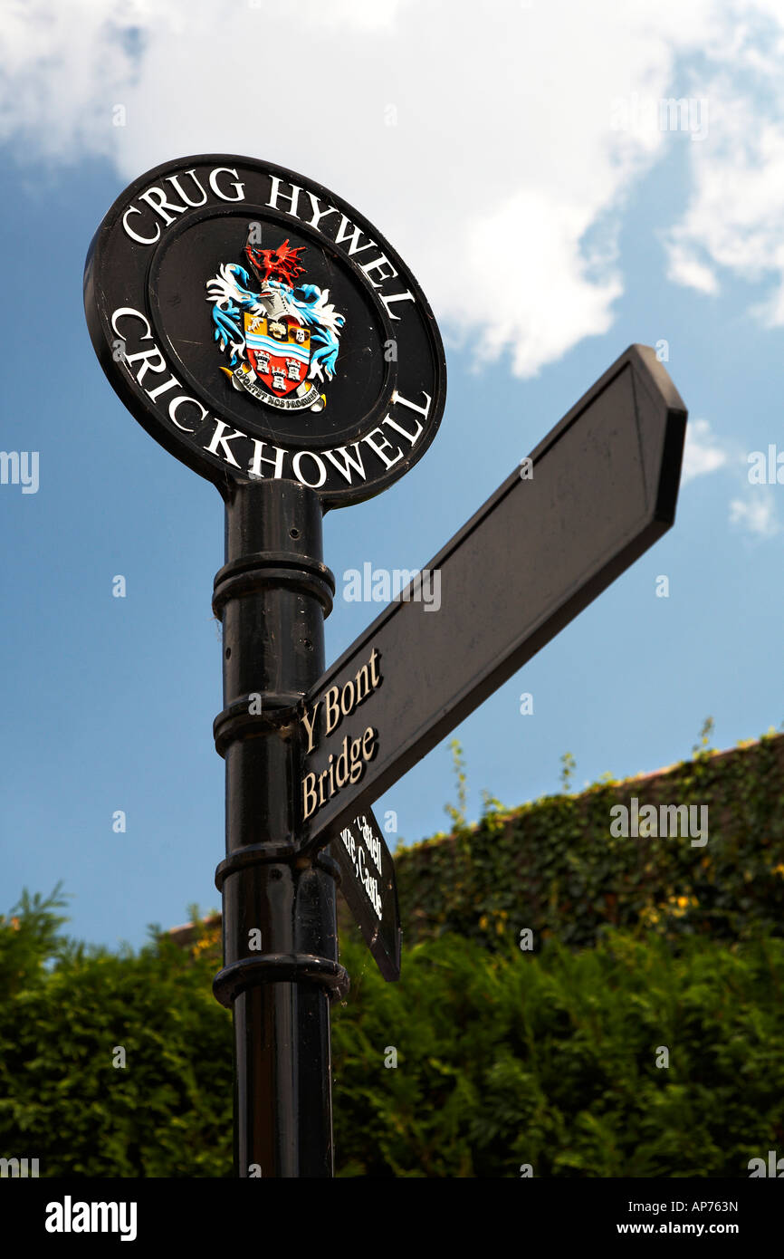 Welsh road markings hi-res stock photography and images - Alamy