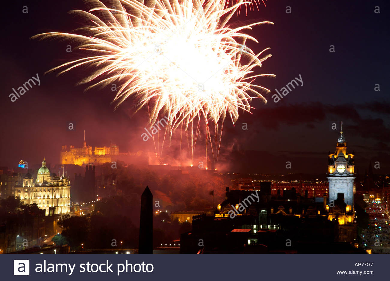 Edinburgh fireworks display hi-res stock photography and images - Alamy