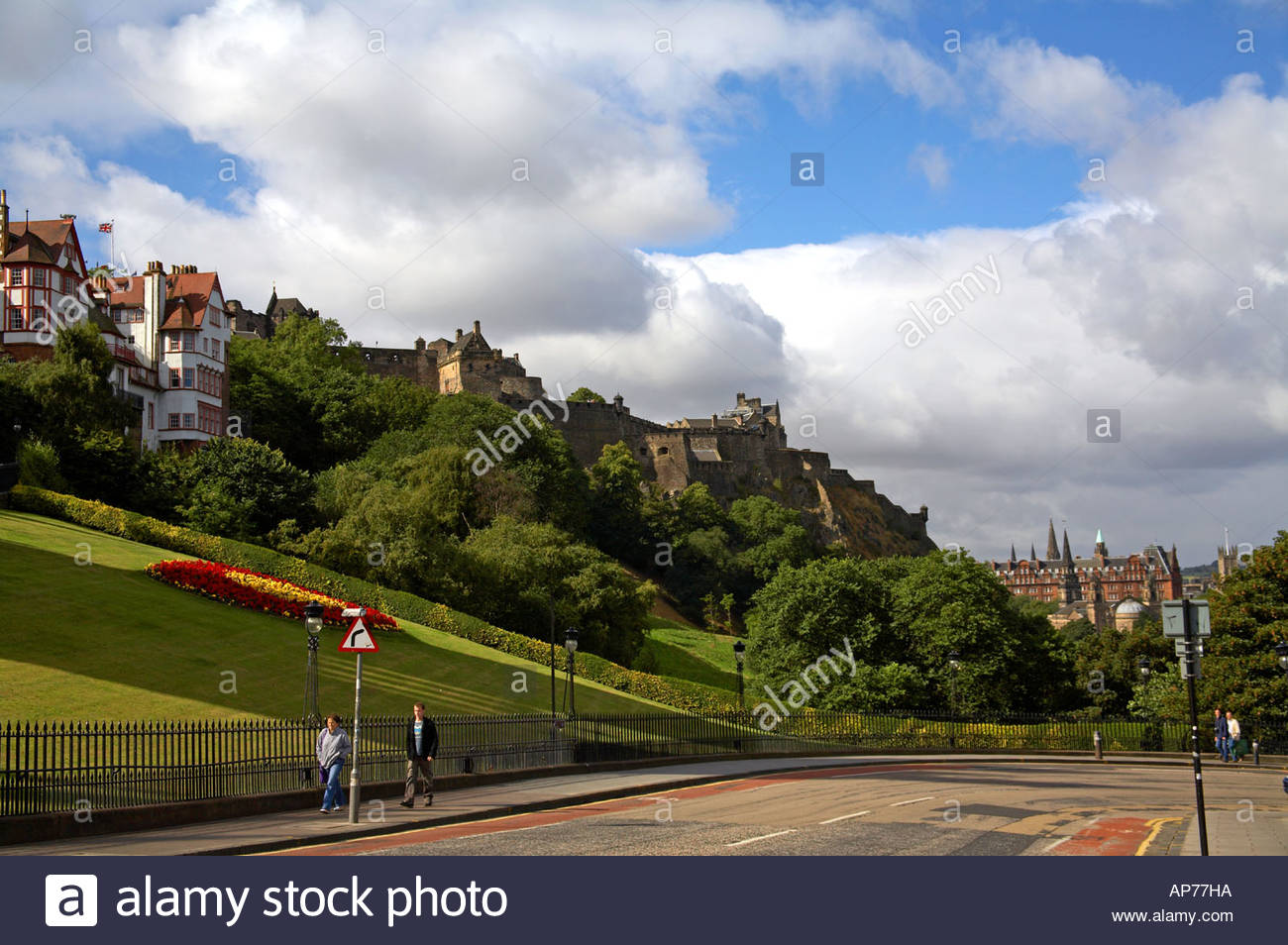 Panorama edinburgh castle the mound hi-res stock photography and images ...