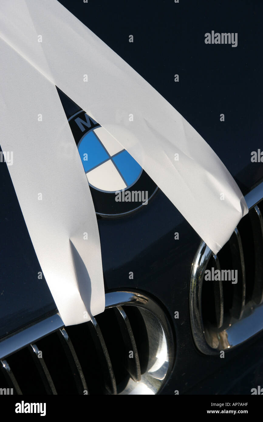 Ribbon on a wedding car Stock Photo - Alamy