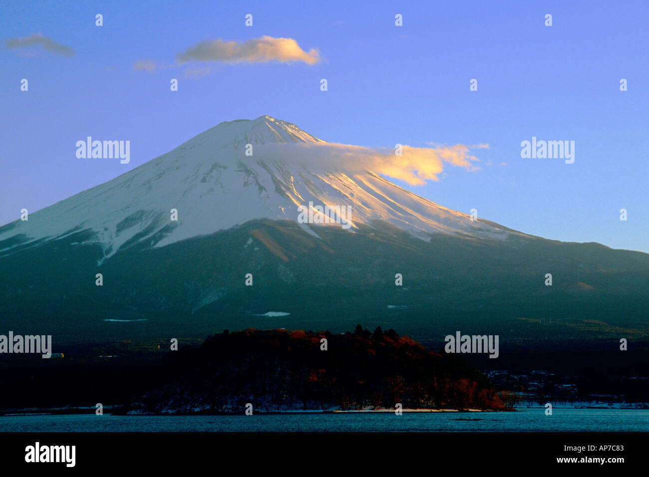 Japan Mount Fuji Lake Kawaguchi mountain landscape Stock Photo - Alamy