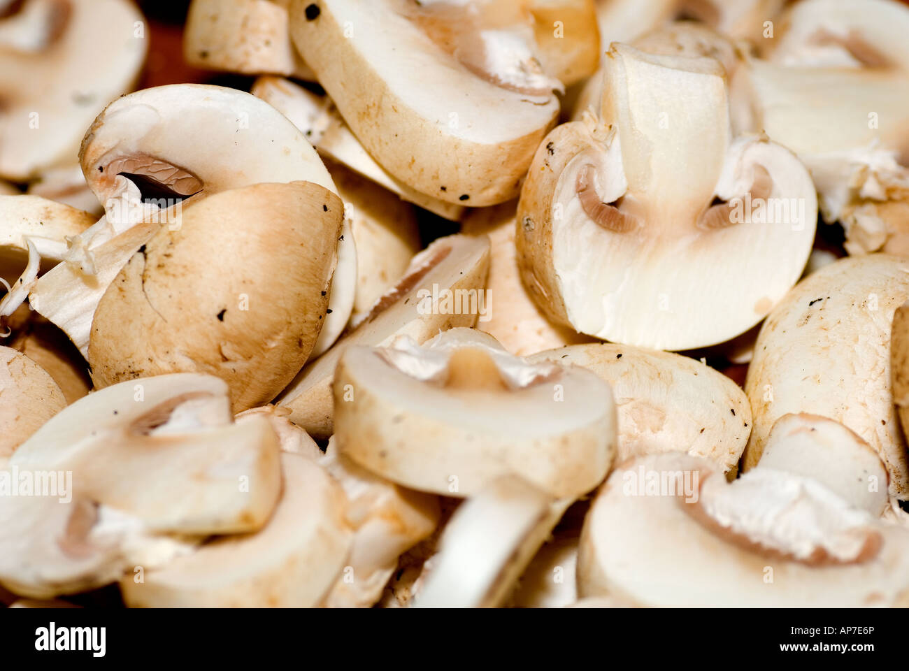 Sliced button mushrooms hi-res stock photography and images - Alamy