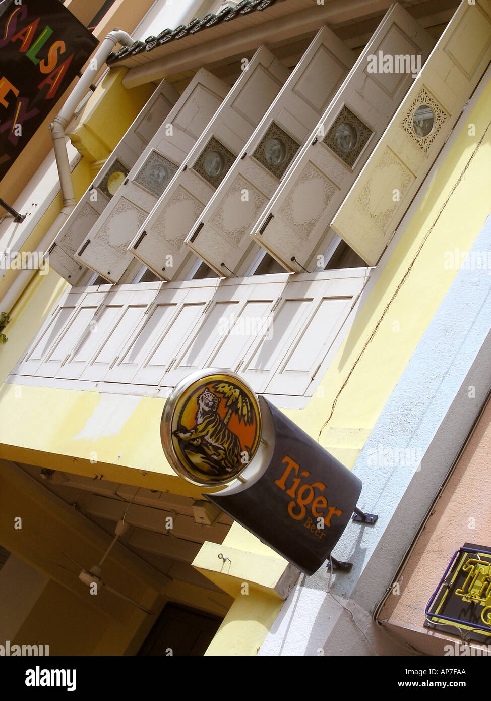 Tiger beer singapore hi-res stock photography and images - Alamy