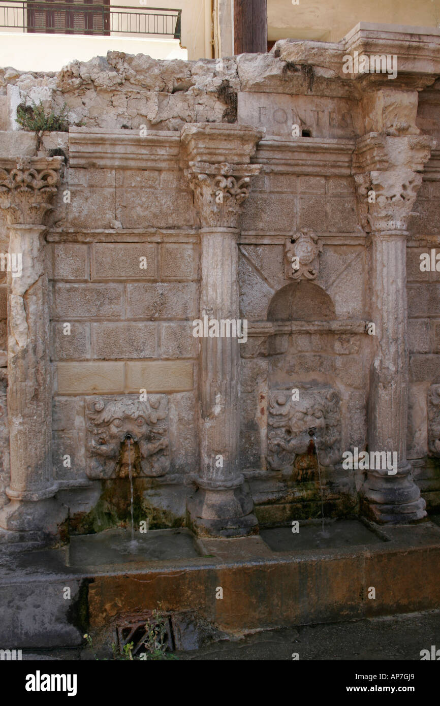 THE RIMONDI FOUNTAIN IN THE OLD TOWN OF RETHYMNON. CRETE. GREEK ISLAND ...