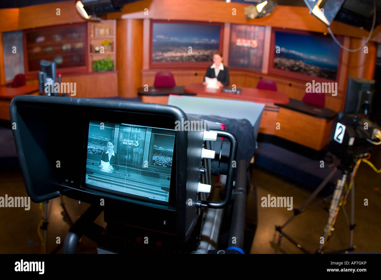 News anchor camera hi-res stock photography and images - Alamy