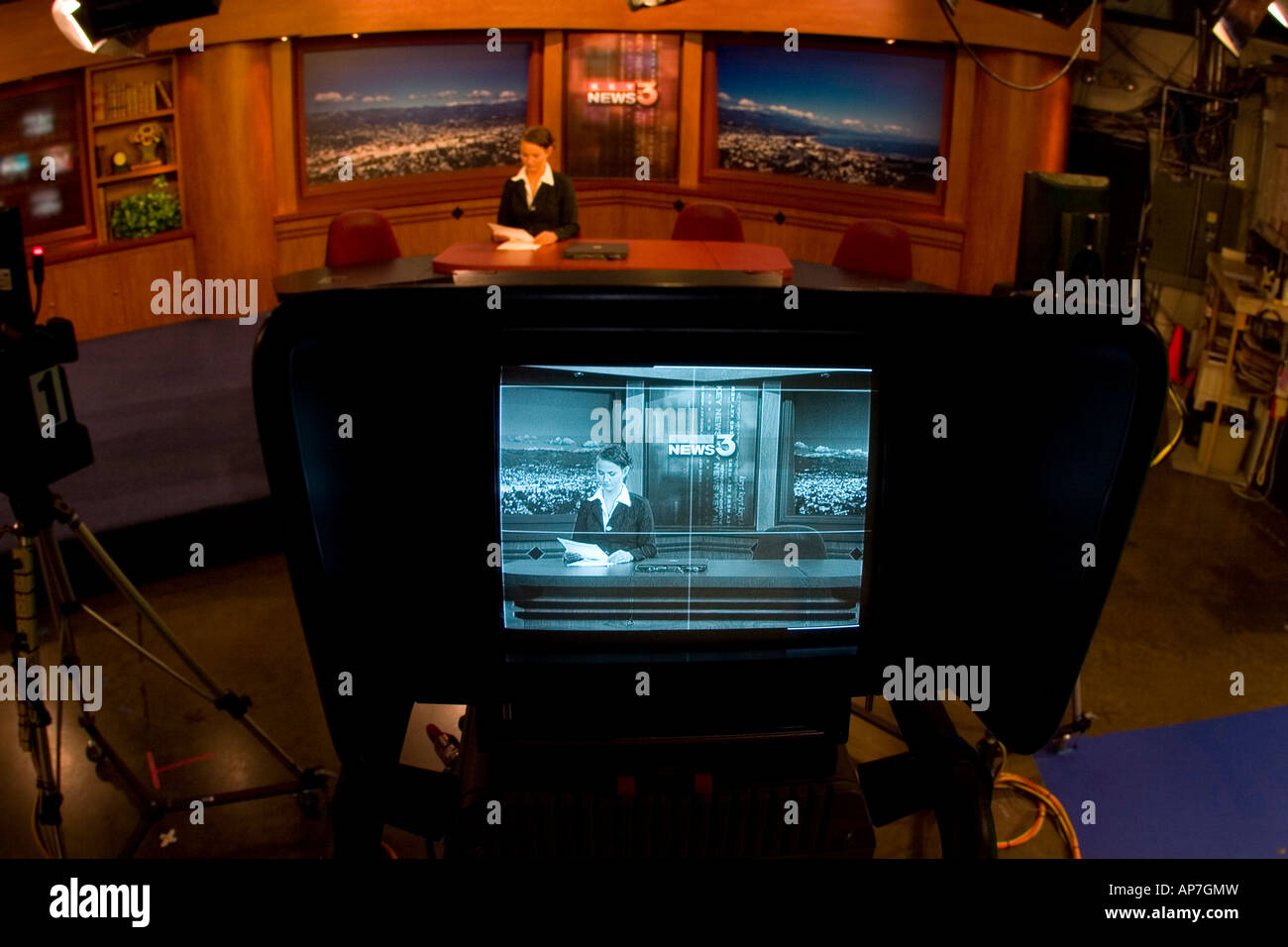 Newswoman hi-res stock photography and images - Alamy