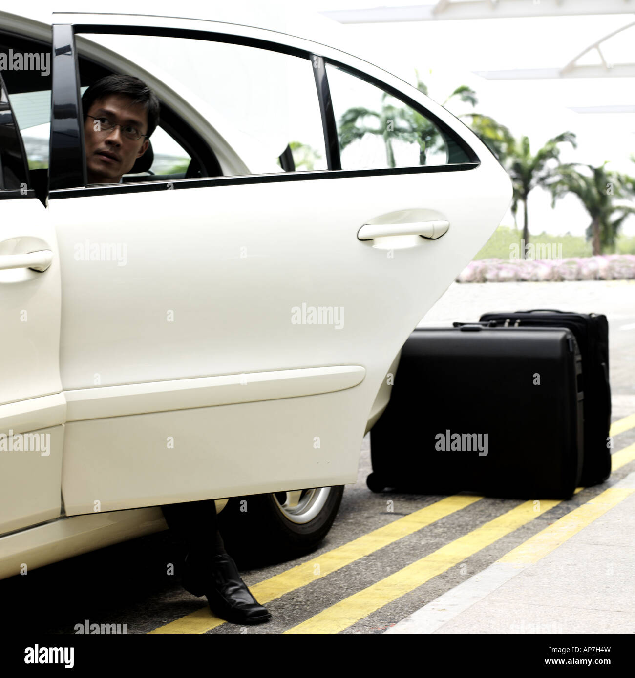 Getting a suitcase out of a car hi-res stock photography and images - Alamy