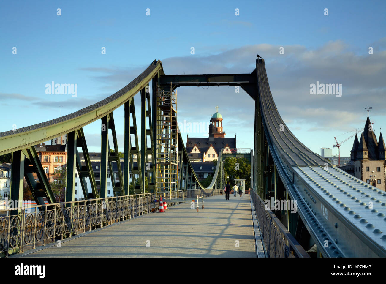 View across Eiserner Steg footbridge Frankfurt Stock Photo - Alamy
