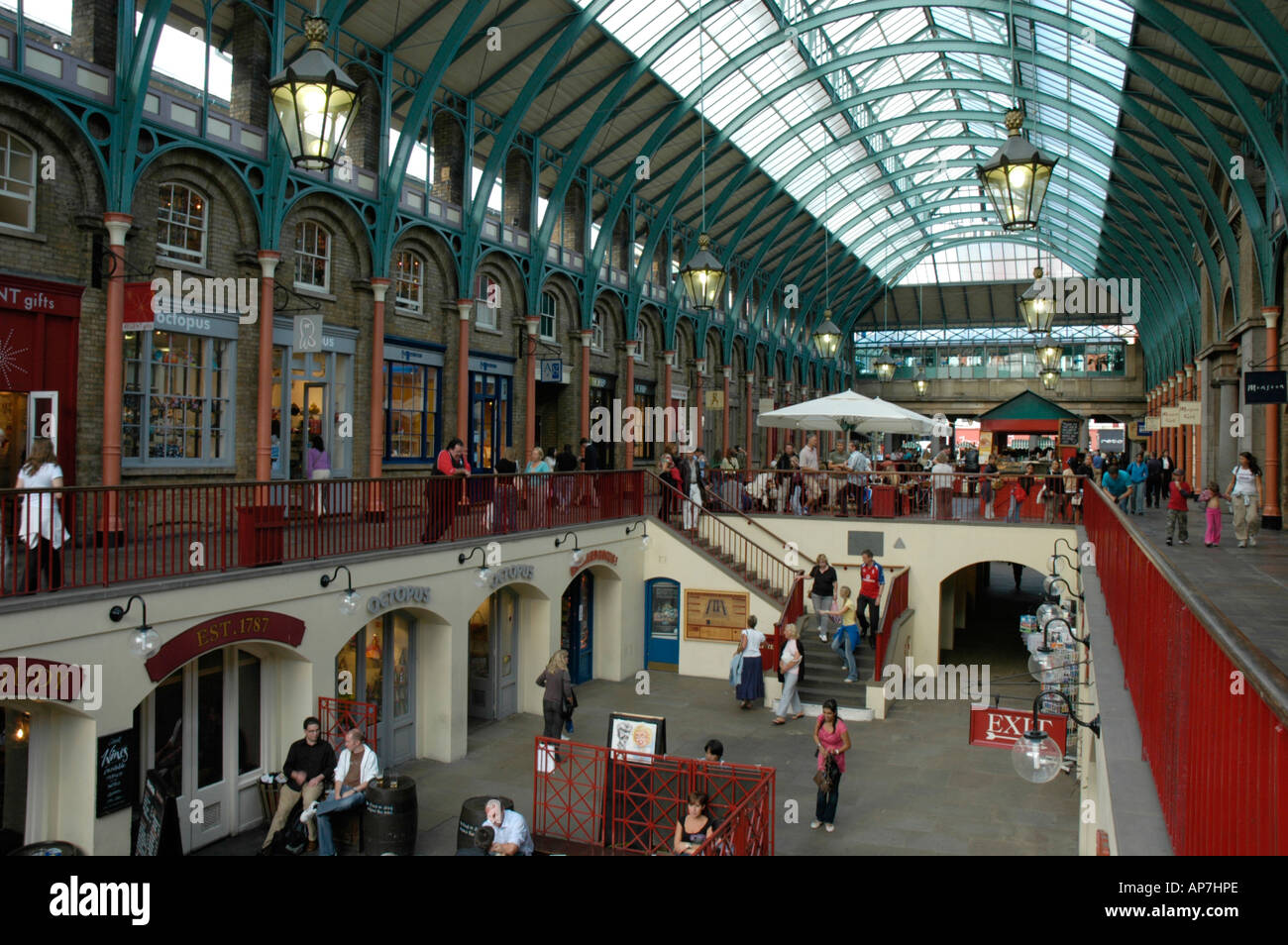 Cafes cities city covent garden hi-res stock photography and images - Alamy