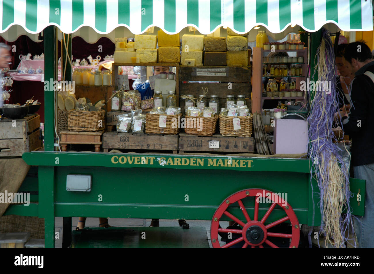 Market barrow stall hi-res stock photography and images - Alamy