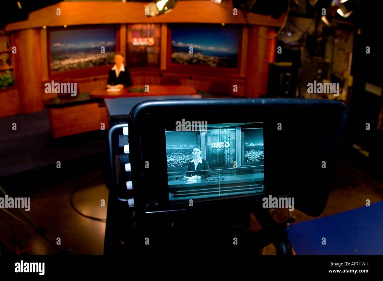 News anchor camera hi-res stock photography and images - Alamy