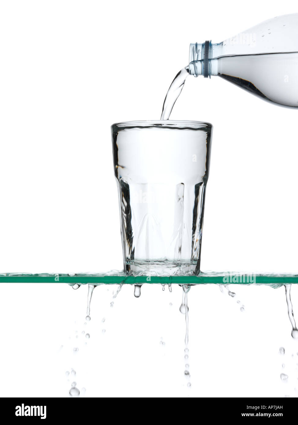 Overflowing glass fresh water hi-res stock photography and images - Alamy