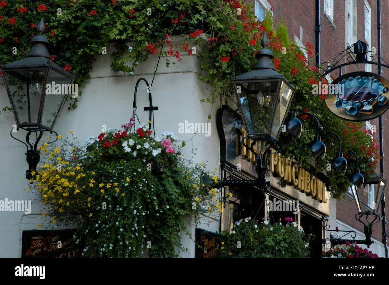 Mayfair houses white hi-res stock photography and images - Alamy