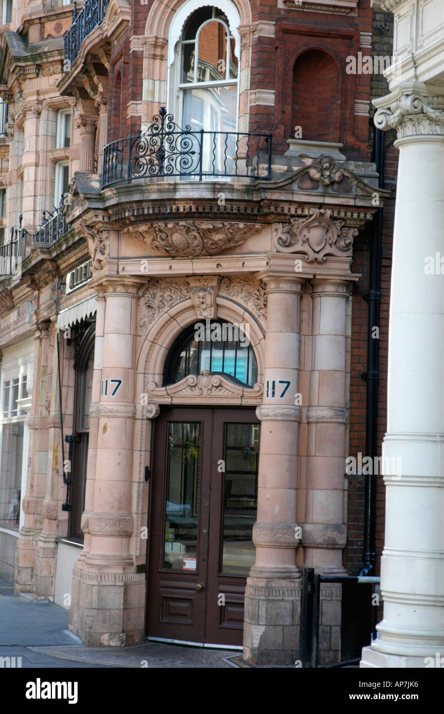 Rich wealthy high class hi-res stock photography and images - Alamy