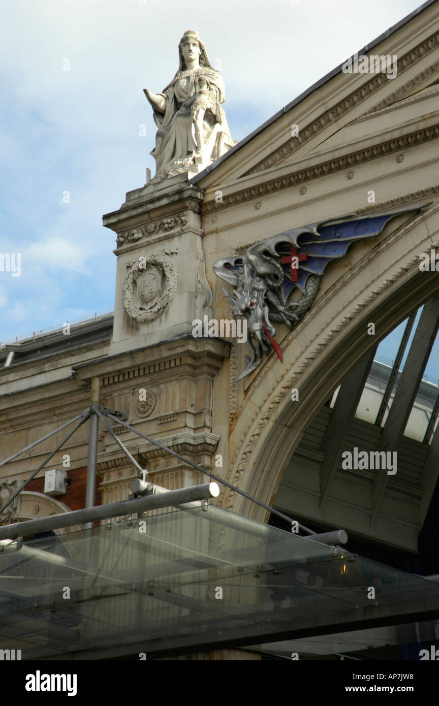 Statue on the roof of Smithfield meat market London UK Stock Photo - Alamy