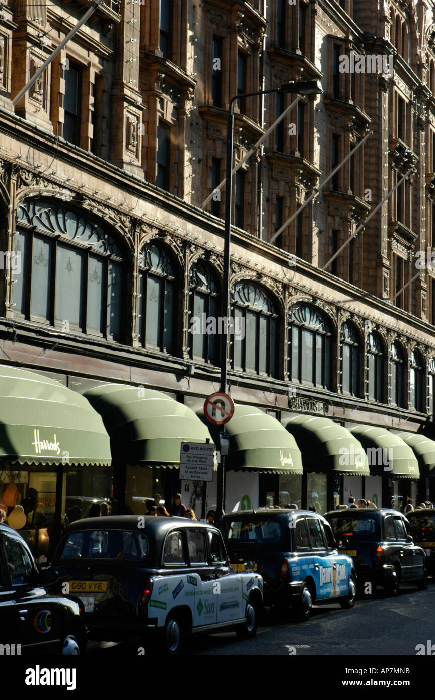 Harrods department store and waiting taxi cabs London England Stock ...