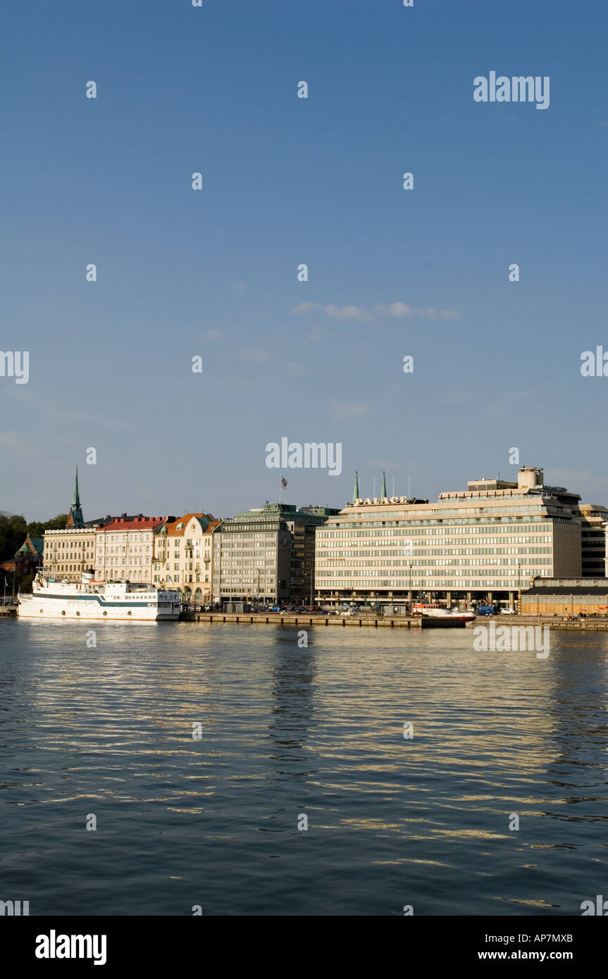 Tourists visiting helsinki hi-res stock photography and images - Alamy