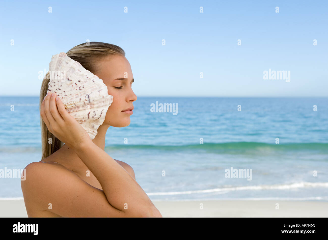 Woman shell listening hi-res stock photography and images - Alamy